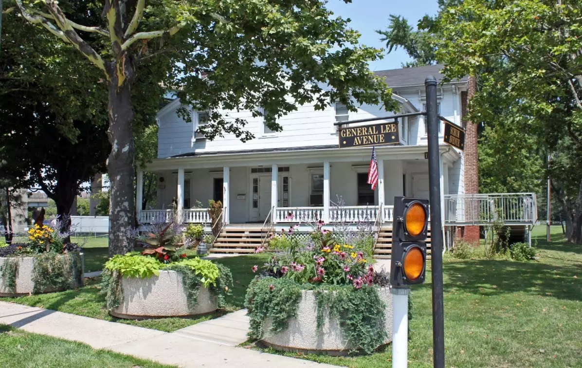 General Lee Avenue, Robert E. Lee house Brooklyn, Fort Hamilton