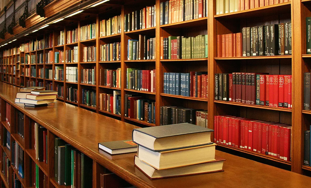 Biblioteca publică emblematică din New York rafează cărți în funcție de dimensiune, nu de subiect 16974_1