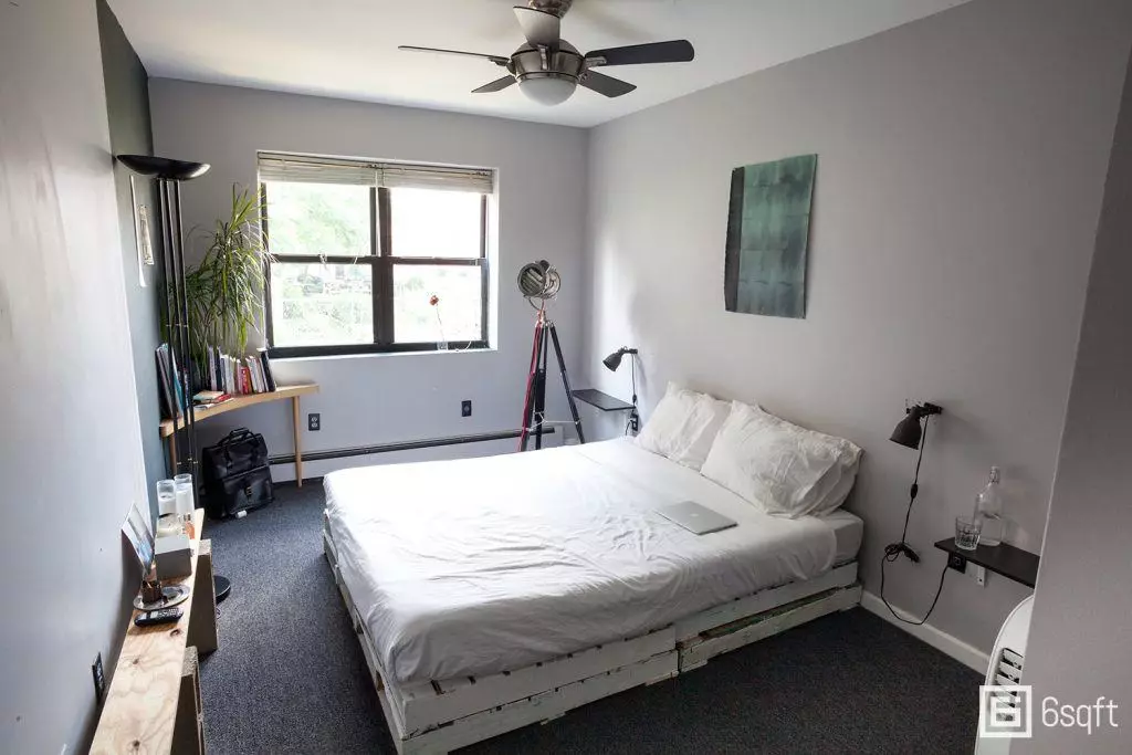 Моите 900 квадратни метри: Дизајнер на ентериер го исполнува својот дом во кревет со ретки предмети извлечени од улица 17135_15