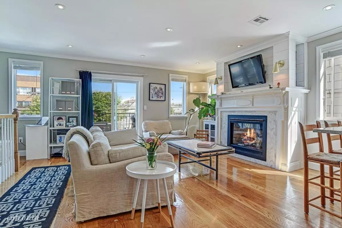 Un apartament luminos, deschis, la un bloc de plajă, cere 599.000 USD în Rockaways 17141_1