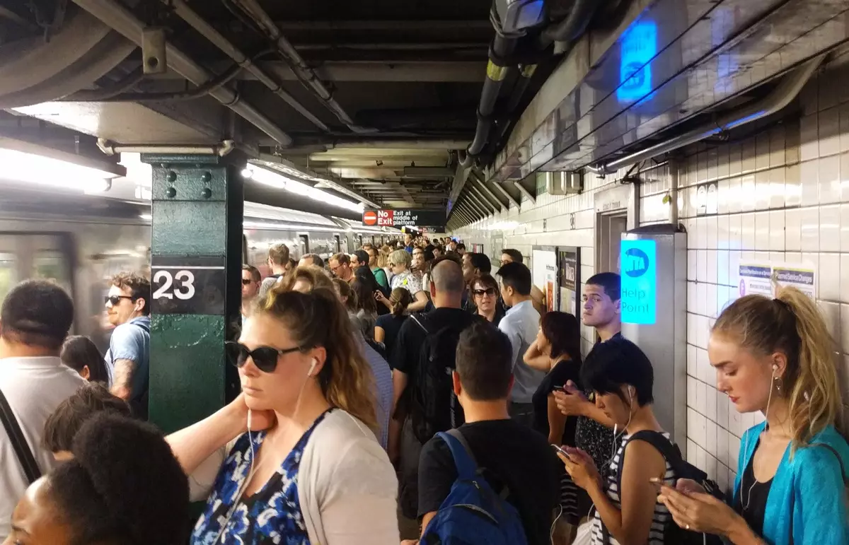 MTA апатқа ұшыраған метро жүйесі үшін орындықтарды алып тастауды қамтитын 800 миллион долларлық апаттық құтқару жоспарын жариялайды 17211_1