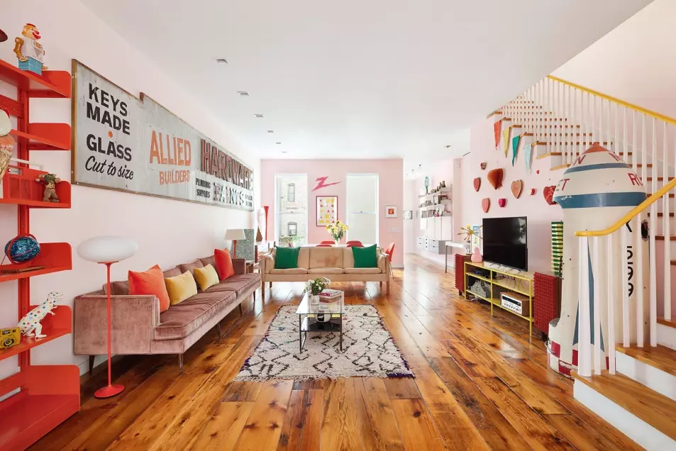 Annabelle Selldorfin suunnittelema värikäs pop-taidetta täynnä oleva East Villagen kaupunkitalo pyytää 7,5 miljoonaa dollaria 17280_1