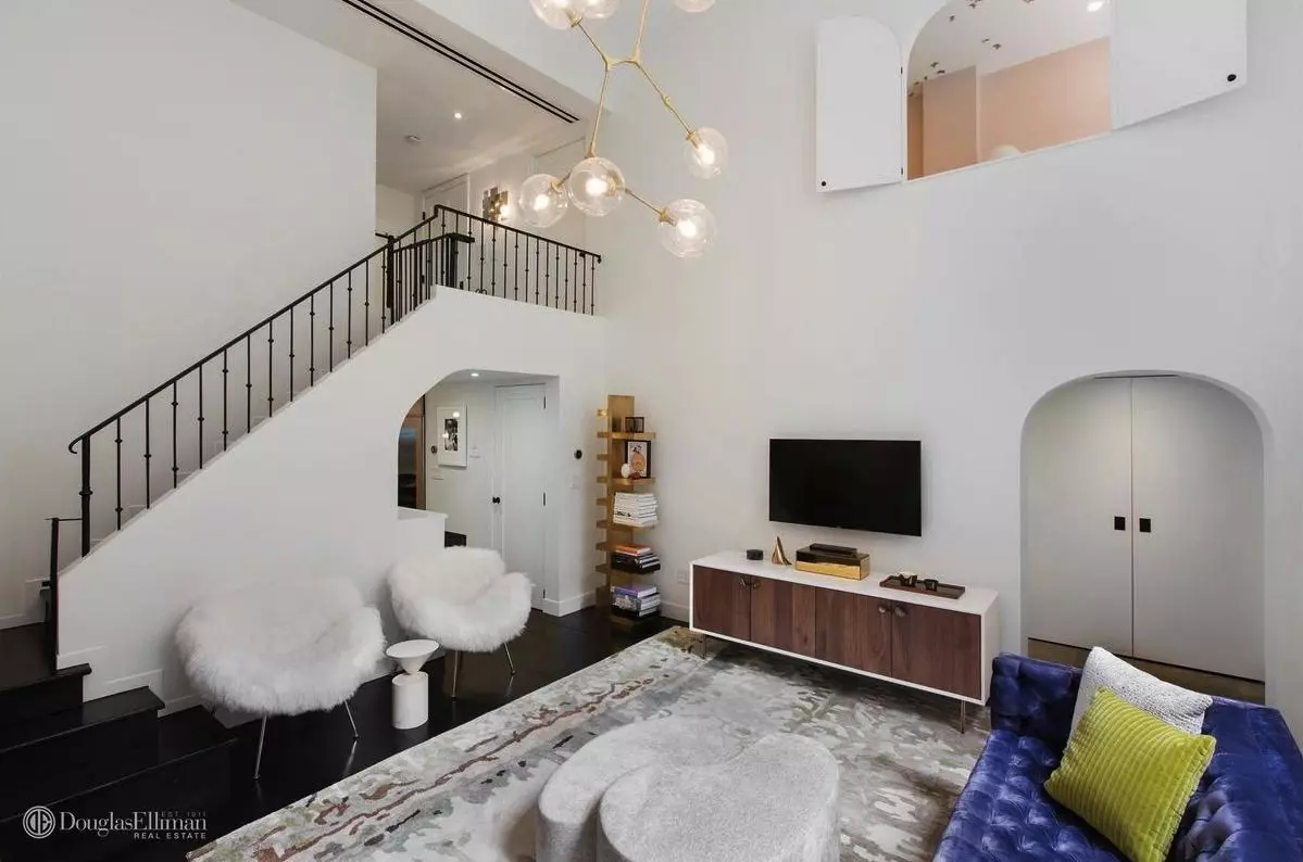 Affittasi duplex sorprendentemente moderno per $ 15.000 al mese in una storica cooperativa del West Village 17286_2