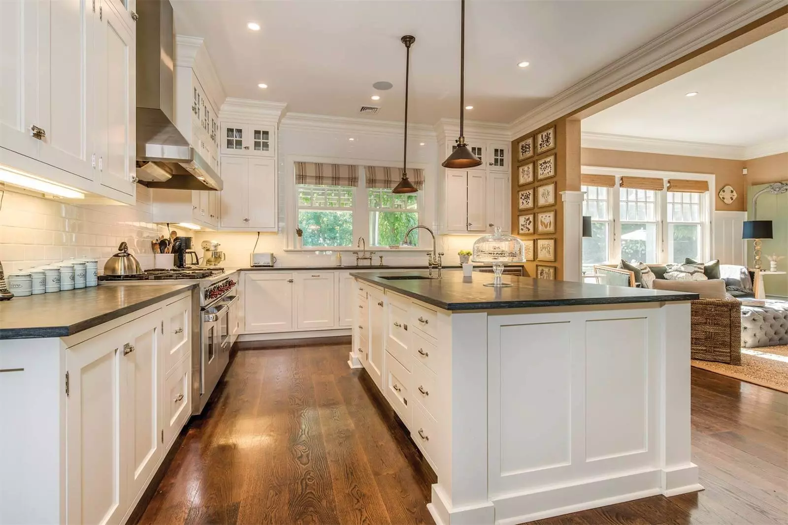 Food Network မှ ချစ်လှစွာသော Katie Lee သည် Hamptons အိမ်ရာကို $5.5M ဖြင့် ရောင်းချခဲ့သည်။ 17367_8
