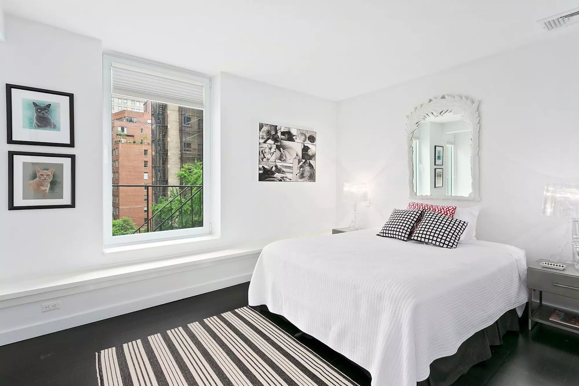 Skrin filem di ruang tamu anda dengan latar langit NYC sebagai latar belakang di penthouse Village bernilai $3.85J ini 1741_7