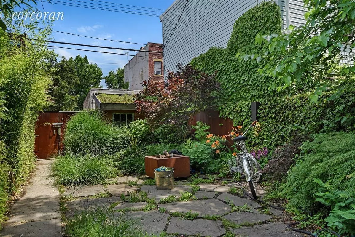 71 Dikeman Street, Cool Listings, Brooklyn, Red Hook, Таунхаустар, Тышкы мейкиндик