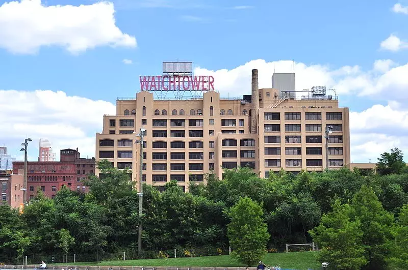 Brooklyn'in ikonik 'Gözcü Kulesi' tabelası Kushner'ın Panorama ofis kompleksine yer açmak için iniyor 17550_1