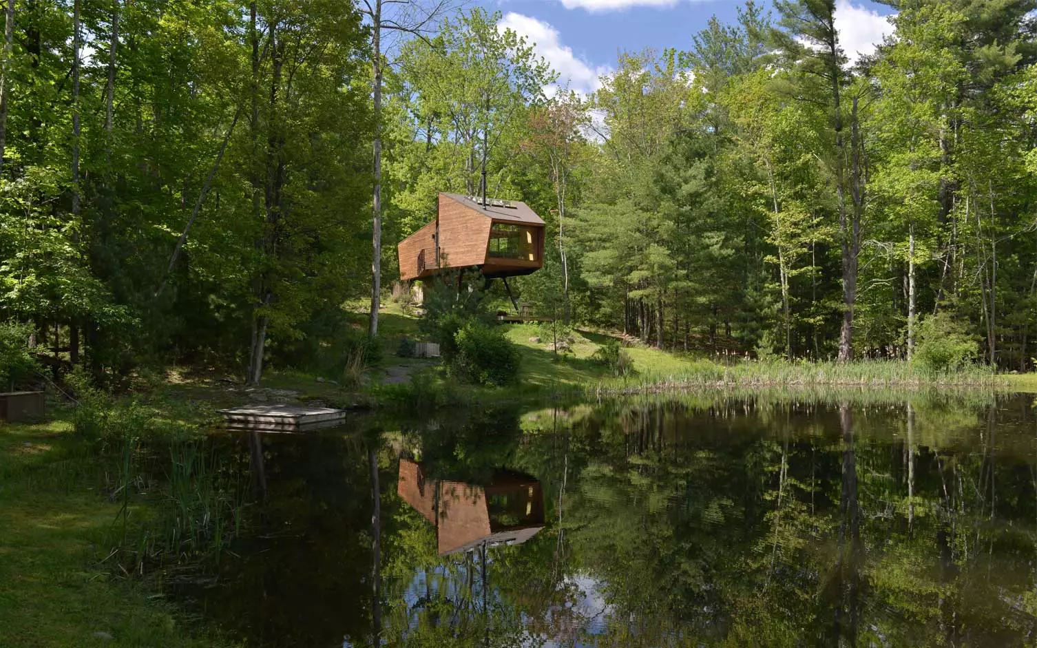 Casa sull'albero di Woodstock, Antony Gibbons, casa sull'albero moderna, architettura di Catskills
