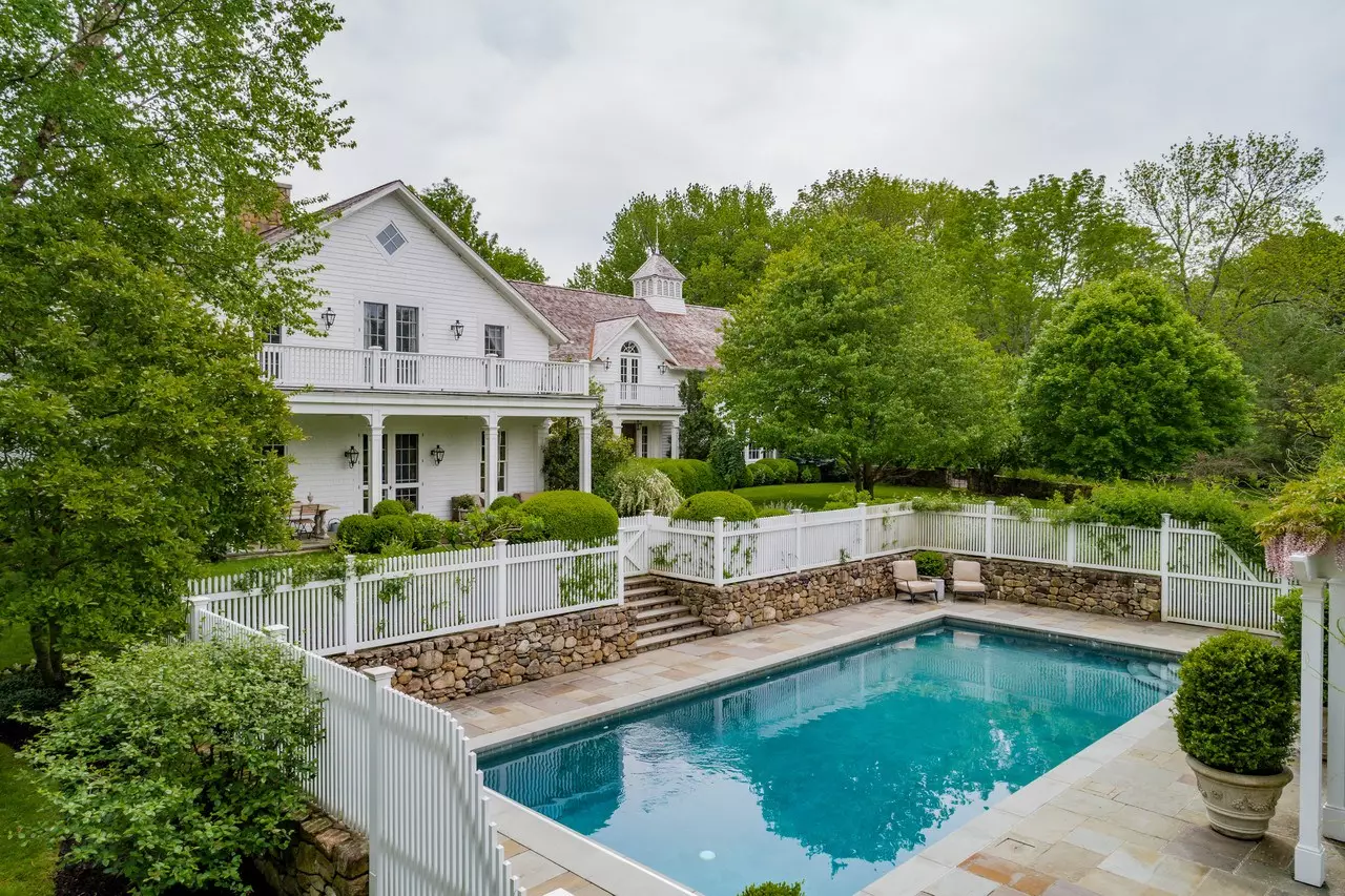 671 West Road၊ New Canaan အိမ်ခြံမြေ၊ Harry Connick Jr. အိမ်၊ Harry Connick Jr. Connecticut၊ Jill Goodacre အိမ်