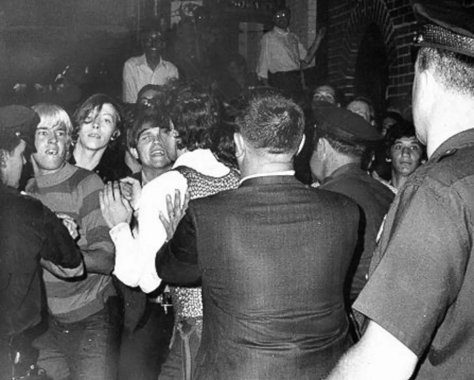 stonewall inn, stonewall inn riots, lgbtq rights