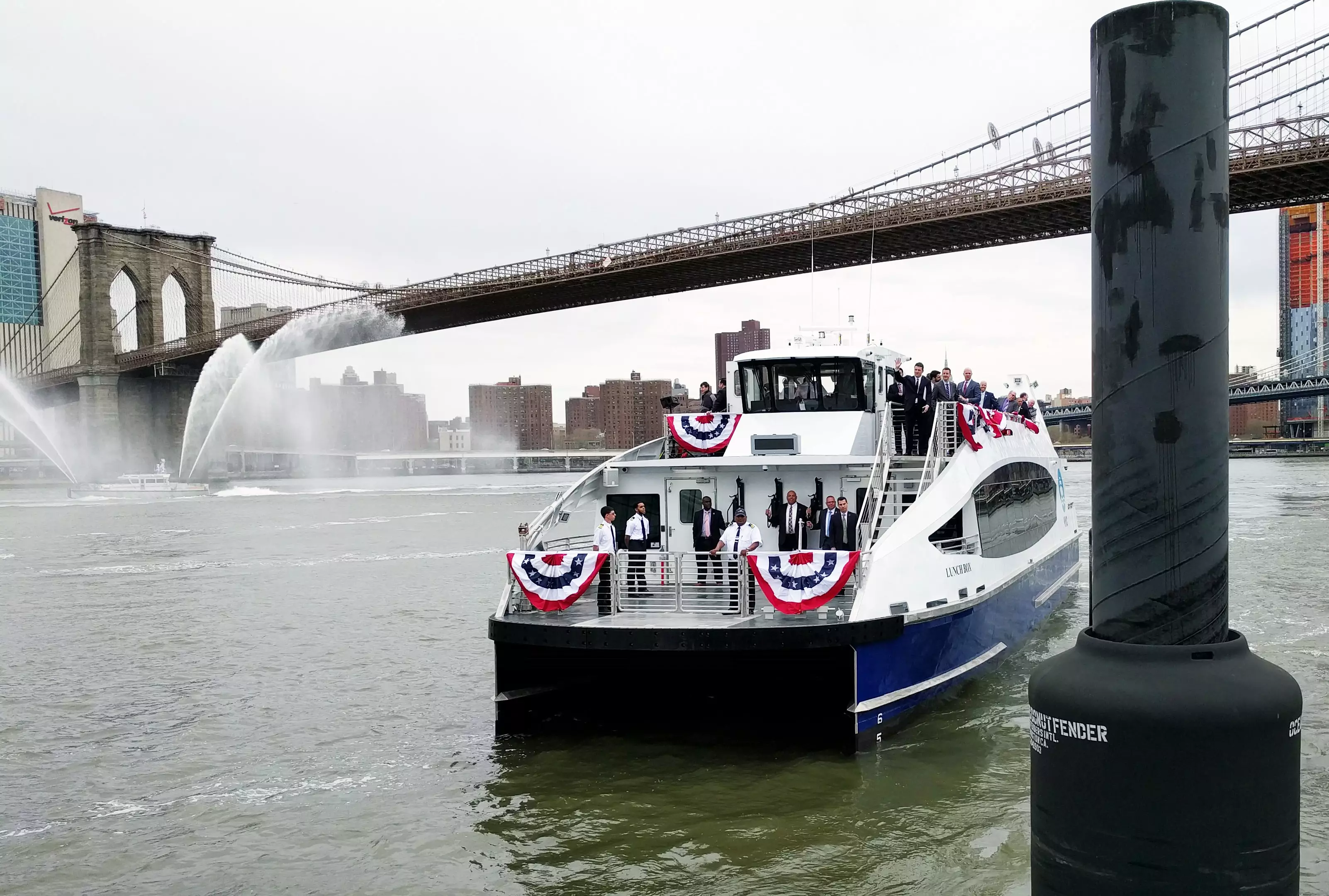 Първият градски ферибот в Ню Йорк, ферибот за целия град, ферибот nyc, ферибот hornblower nyc