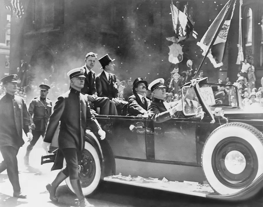 Prije 90 godina Charles Lindbergh je primio paradu s trakom u NYC-u 17731_1