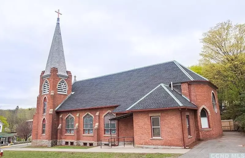 Por apenas US $ 515 mil, uma igreja do norte do estado de 1890 renovada em uma casa unifamiliar única 17733_12