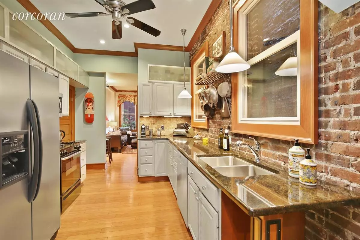 Carroll Gardens Duplex mat enger privater Entrée a Bonus Keller freet $ 1.5M 17749_4