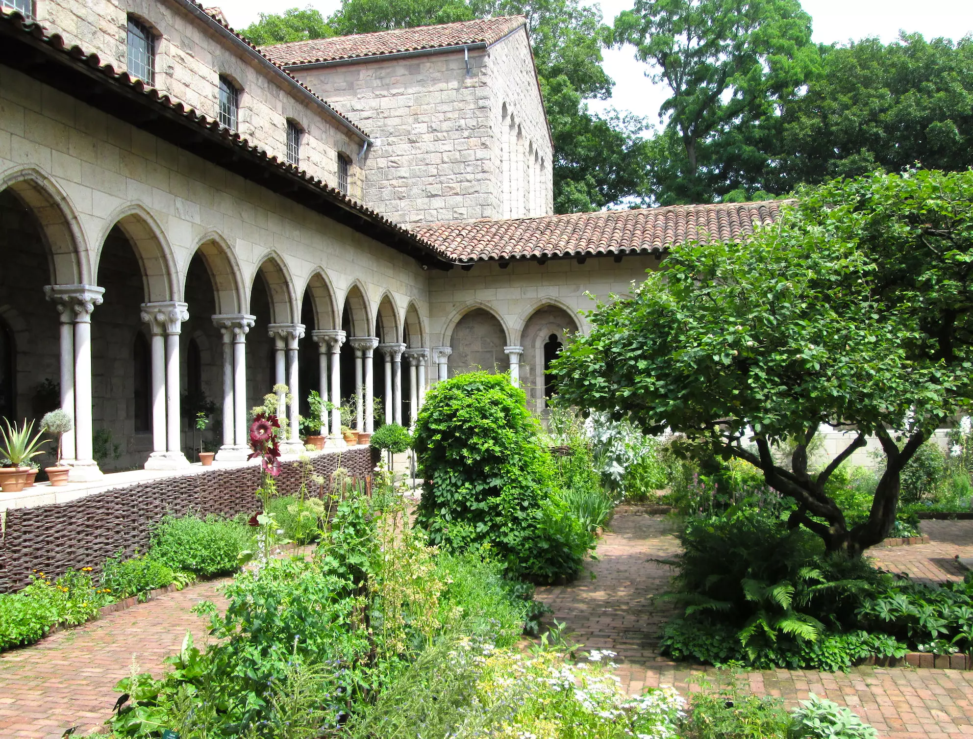 cloisters, bintik romantis NYC, taman benteng tryon