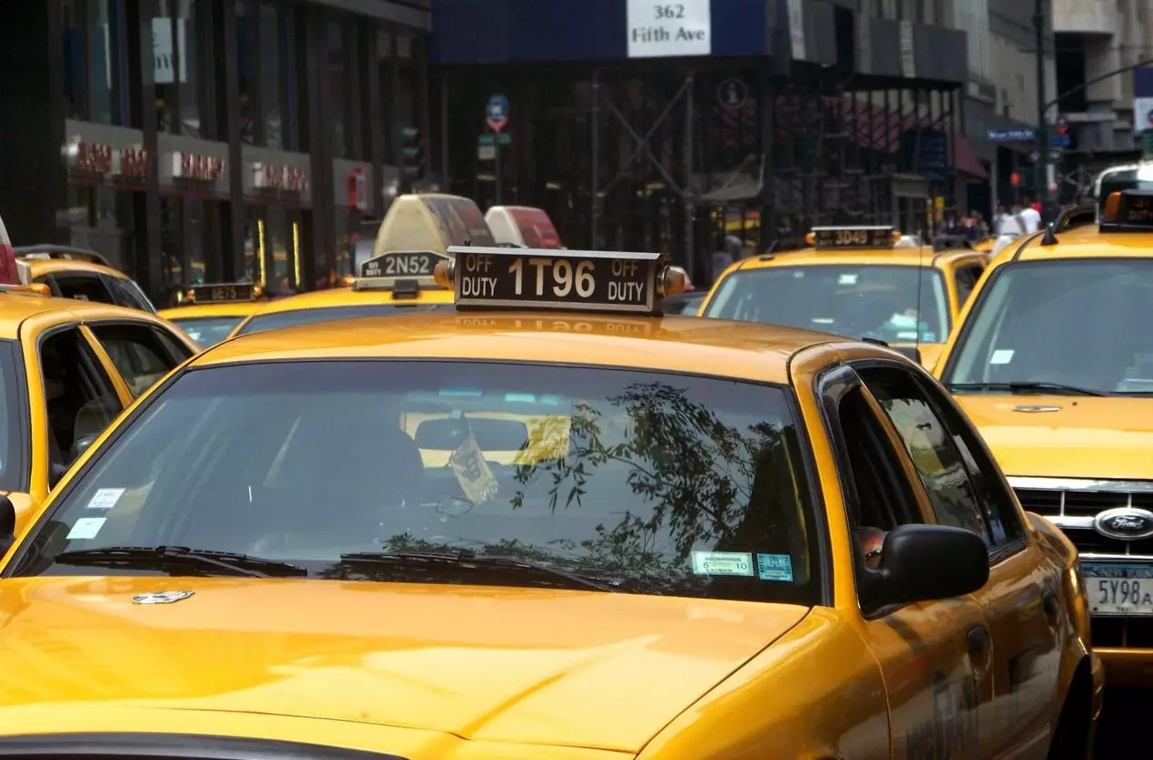 7,000 таксиҳои зард тавассути барномаи мобилии Via саёҳатҳои якҷояро пешниҳод мекунанд 17828_1