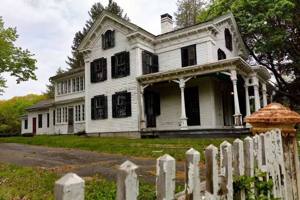 Compra tota aquesta ciutat fantasma de 62 acres a Connecticut per només 1,9 milions de dòlars 17861_4
