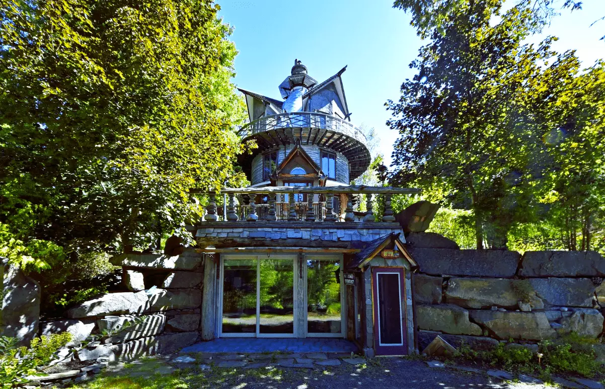 1,2 milyon dolar isteyen Muppet set tasarımcısının Catskills 'kule evi', içinde yaşayabileceğiniz eğlenceli bir heykel. 17928_17