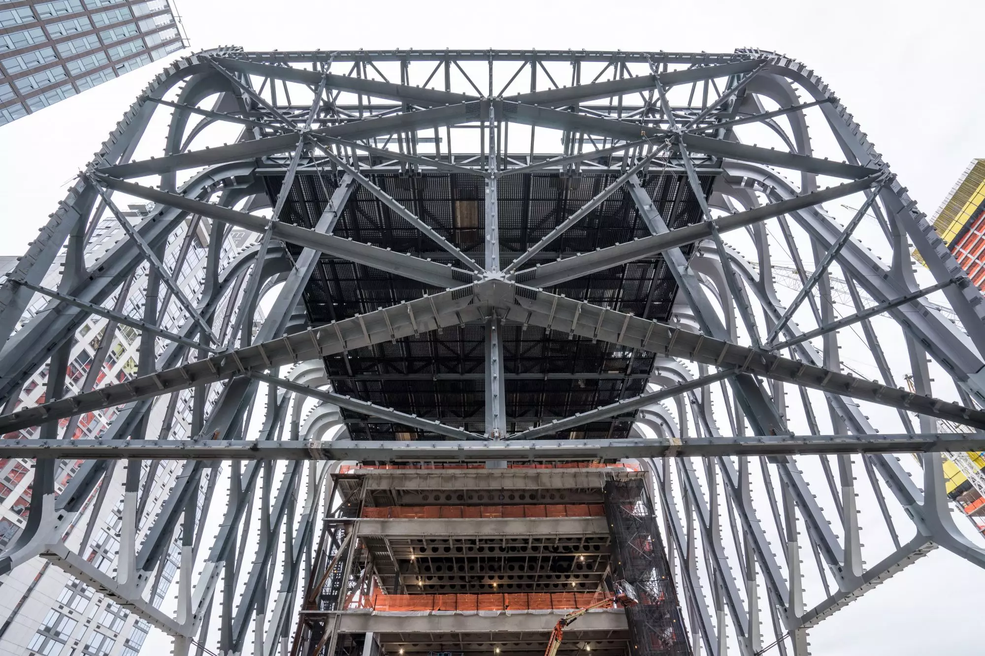 Qendra e artit e Hudson Yards, The Shed, përfundon konstruksionin prej çeliku në guaskën e saj të lëvizshme 17950_5