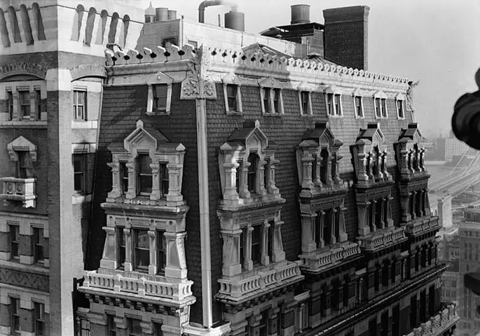 Detail Teratas Gedung New York Tribune