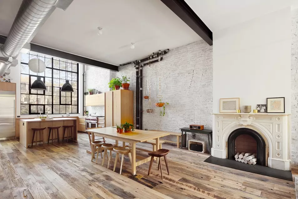 Você pode alugar esta casa mágica de Clinton Hill com uma reforma do céu do loft por US $ 16 mil por mês 18187_1