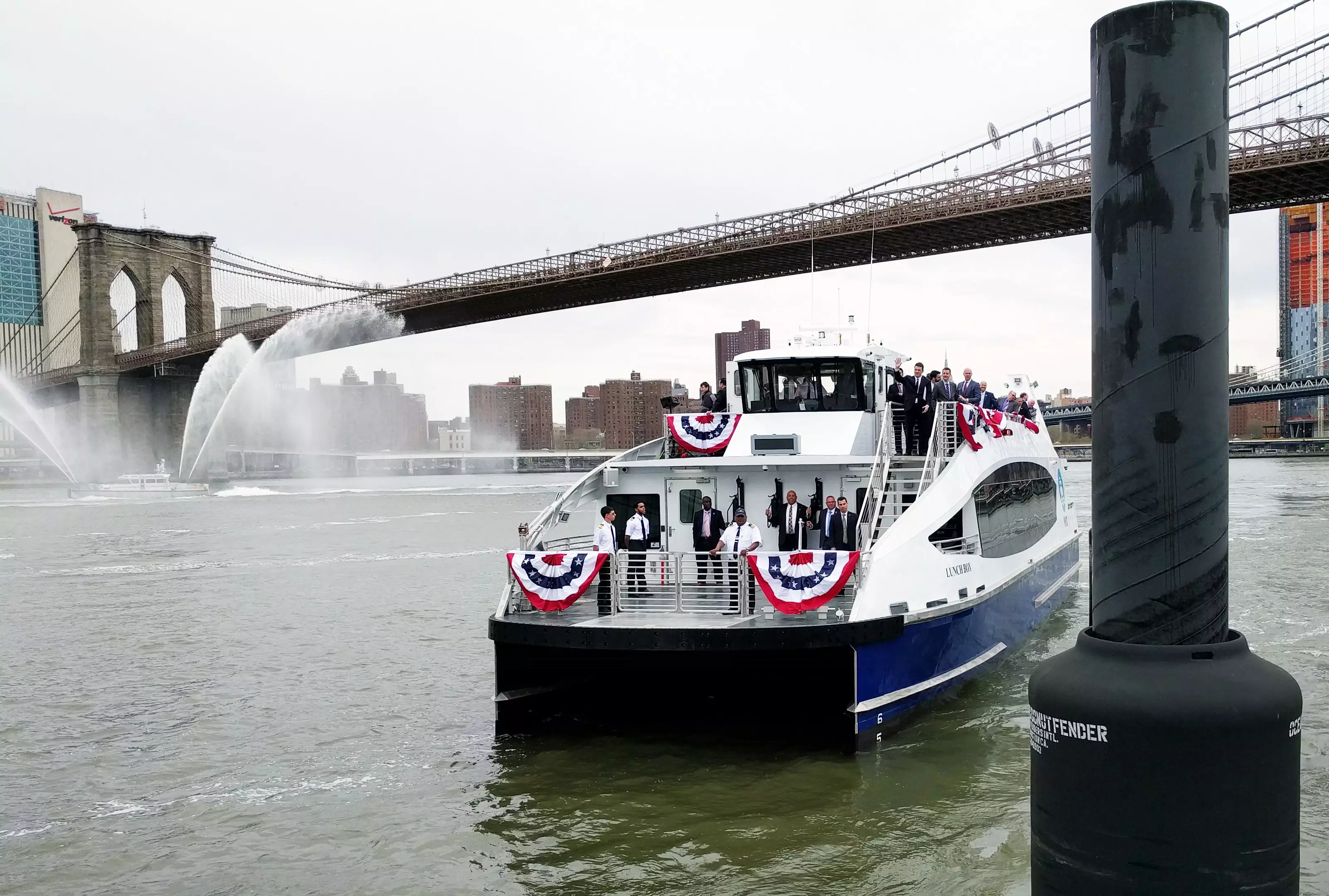 NYC's Citywide ferry service inotanga kufamba zviri pamutemo Chivabvu 1st 2017! 18284_1