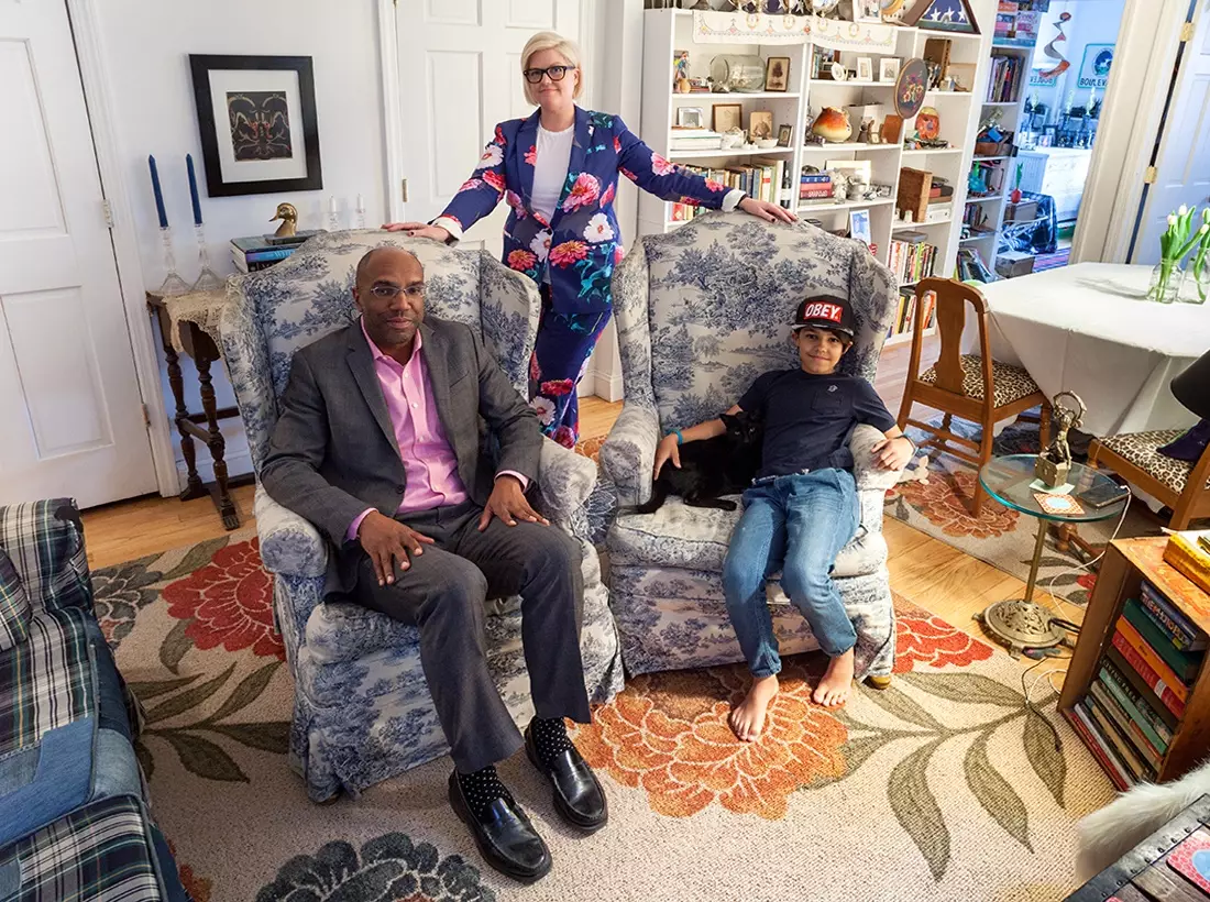 Oma 900 neliöjalkaa: Podcastin pioneeri täyttää perheensä West Villagen asunnon historiallisilla amerikkalaisilla muistomerkeillä 18442_1