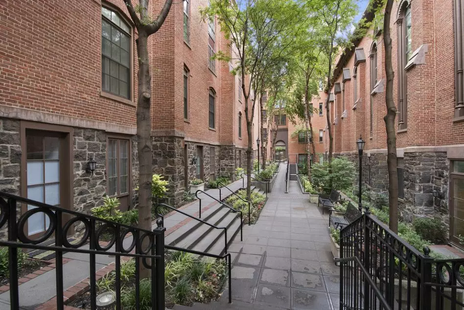 Een modern appartement van $ 1,5 miljoen woont in deze historische Brooklyn-kerk uit 1850 18750_10