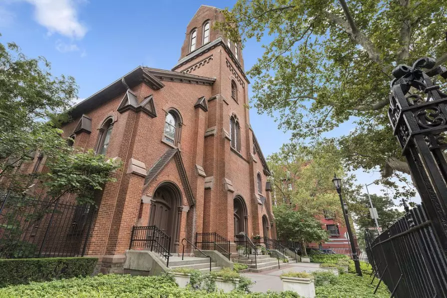 In moderne condo fan $ 1,5 miljoen libbet yn dizze histoaryske Brooklyn-tsjerke út 1850 18750_9