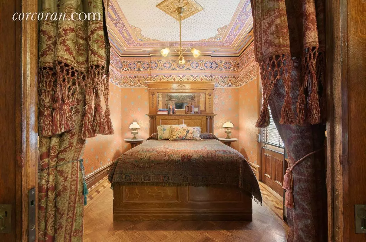 Bed-Stuy دىكى Renaissance Revival قوڭۇر تاشنىڭ ئەسلى «سۆزلەش نەيچىسى» 1895-يىللارغا تۇتىشىدۇ 18790_4