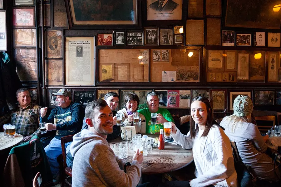 The Urban Lens: McSorley's Old Ale House اندر، NYC جو پراڻو بار 19174_12