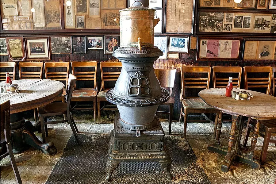 නාගරික කාච: McSorley's Old Ale House, NYC හි පැරණිතම බාර්එක ඇතුළත 19174_4