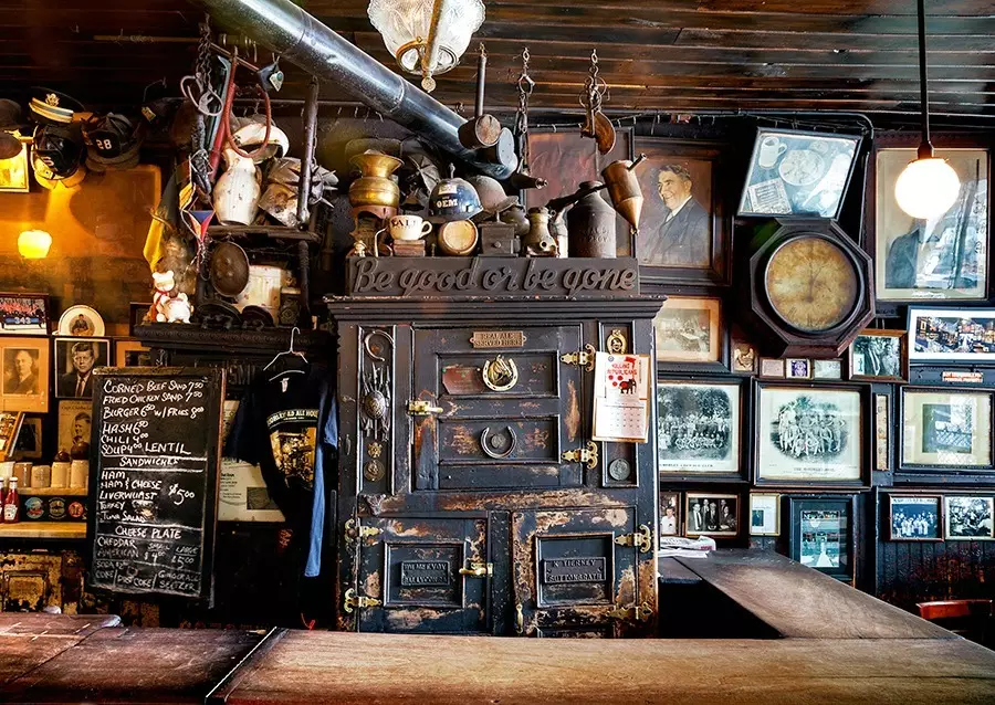 Urban Lens: NYC에서 가장 오래된 바인 McSorley's Old Ale House 내부 19174_5