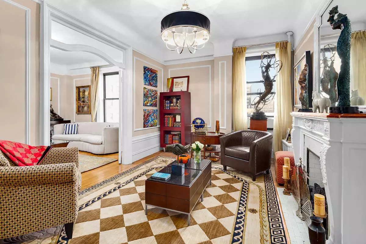 Apartamento de sete quartos 'espaçoso e desconexo' pede US $ 2,7 milhões no Upper West Side 19232_1