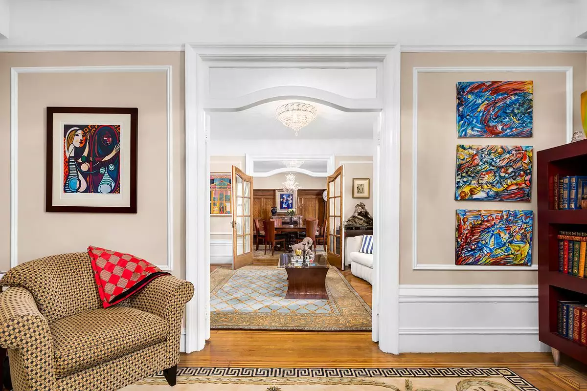 „Просторен и безпорядък“ седемстаен апартамент иска 2,7 милиона долара в Upper West Side 19232_3