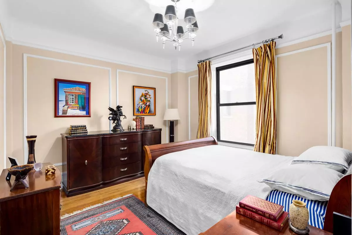 Apartamento de sete quartos 'espaçoso e desconexo' pede US $ 2,7 milhões no Upper West Side 19232_7