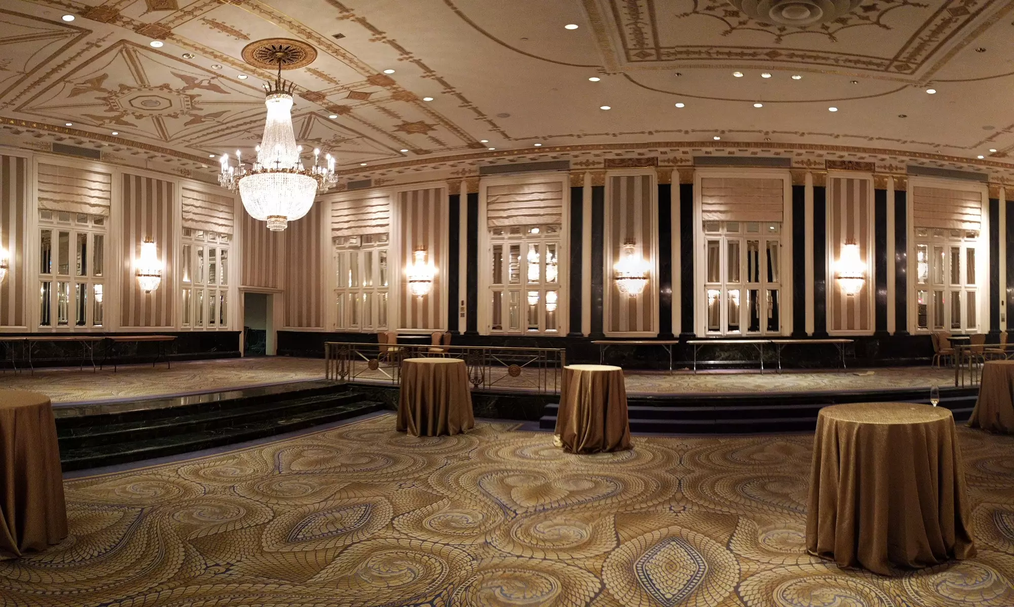 La ikonecaj internoj de Waldorf Astoria oficiale faris Novjorkan orientilon 19239_2