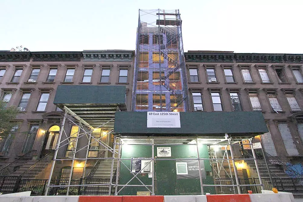Sorsolás indul történelmi barnakő-helyettesítő apartmanokra Harlemben, havi 659 dollártól 19243_3