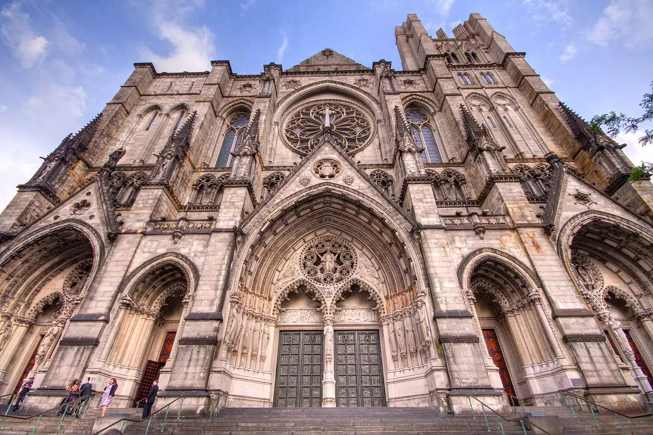 Die 125 Jahre alte Kathedrale St. John the Divine wurde schließlich zum Wahrzeichen der Stadt erklärt 19469_1