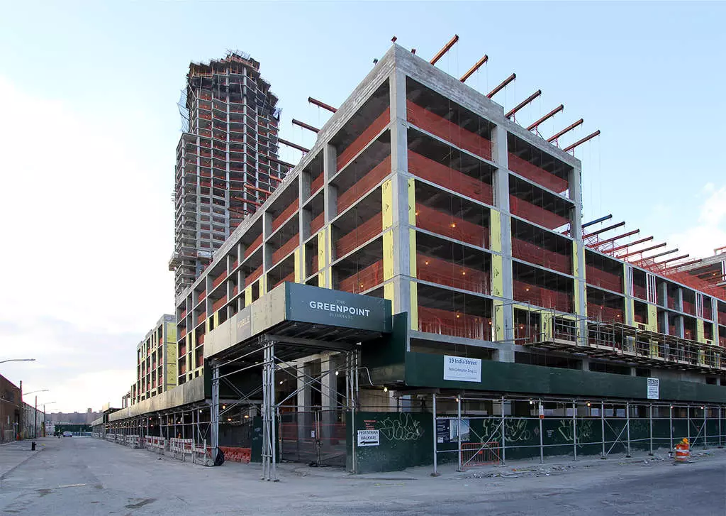 Mise à jour de la construction : le premier gratte-ciel de Greenpoint s'achève 19699_2