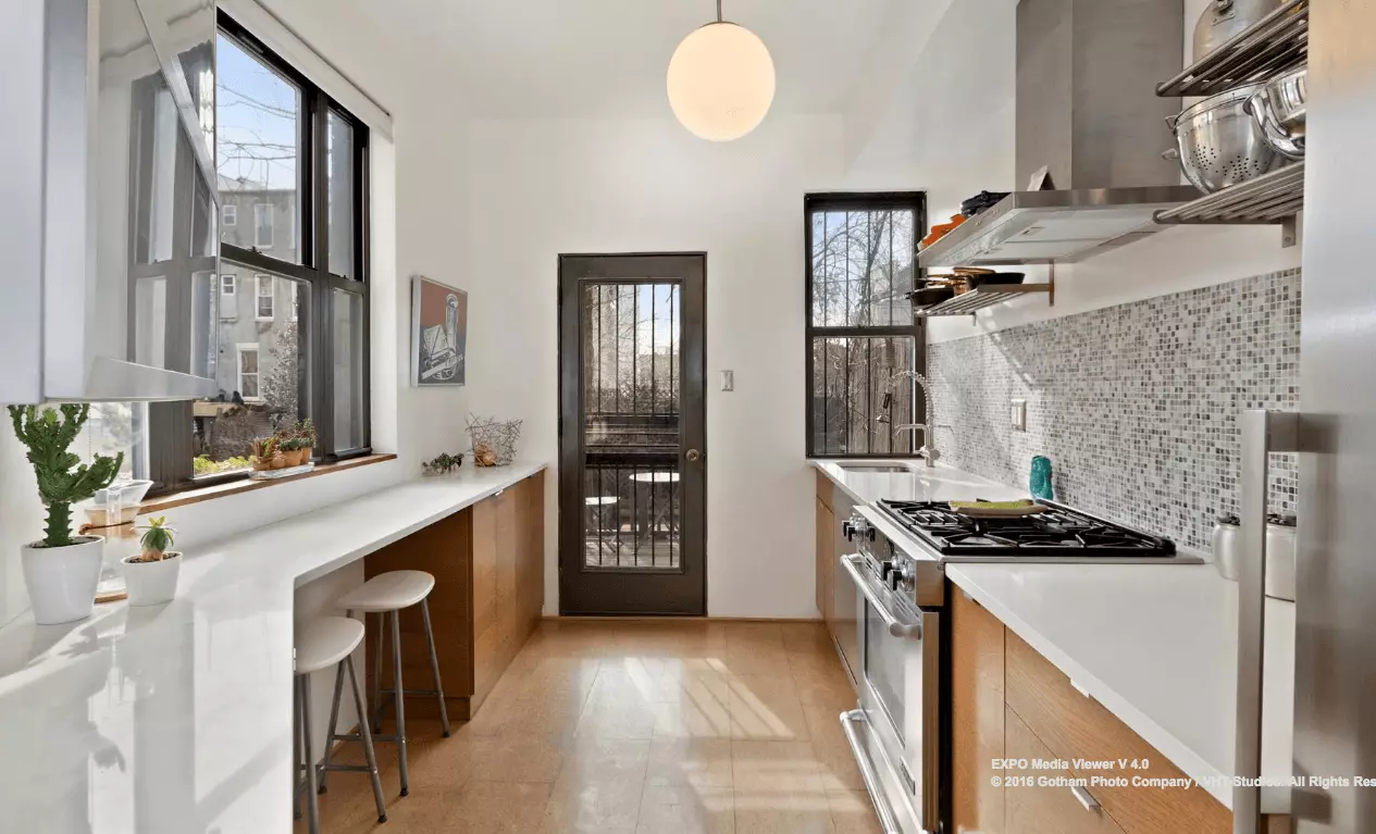 418 East 136th Street, Bronx, Townhouse, townhouses, queen anne, mott haven, makasaysayanong mga balay, Bertine Block Historic District, Cool Listings