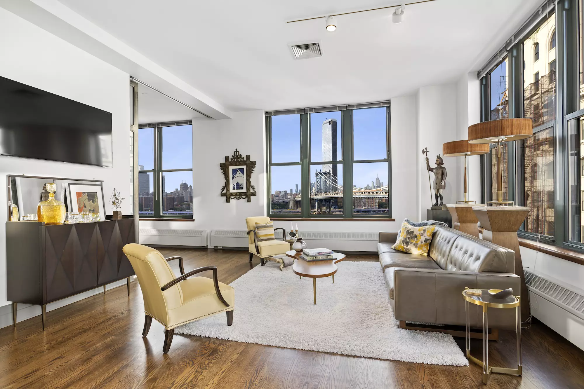 Penthouse $ 4.5M ieu ngagaduhan sasak anu narik ati sareng pandangan langit Manhattan anu anjeun kéngingkeun di Dumbo 2029_1