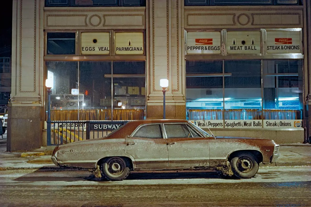 Das urbane Objektiv: Langdon Clays Fotografien von Autos aus den 1970er Jahren zeigen auch ein New York City im Verfall 20564_1