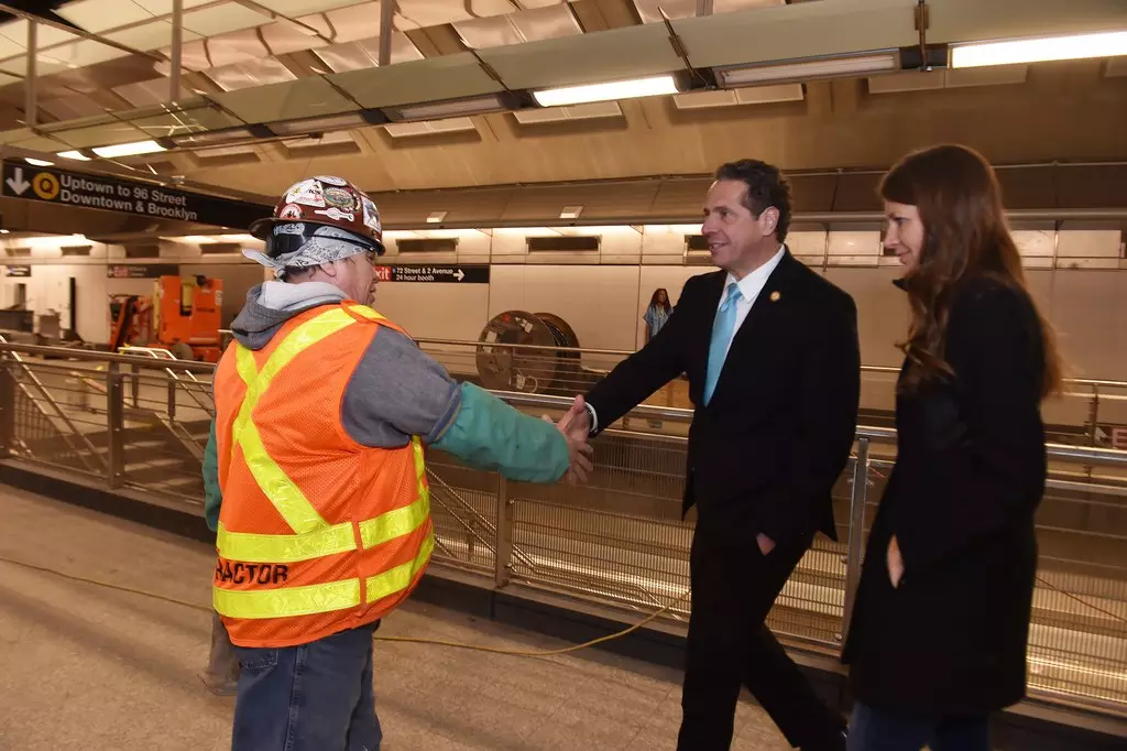 Gubernur Cuomo 'sangat optimis' tentang tenggat waktu pembukaan kereta bawah tanah Second Avenue 20653_1