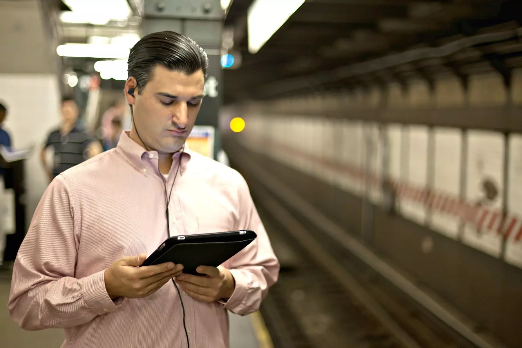 NYC သည် ယခုနှစ်ကုန်တွင် မြေအောက်ရထားဘူတာများအားလုံးတွင် Wi-Fi အခမဲ့ရရှိမည်ဖြစ်သည်။ 20719_1