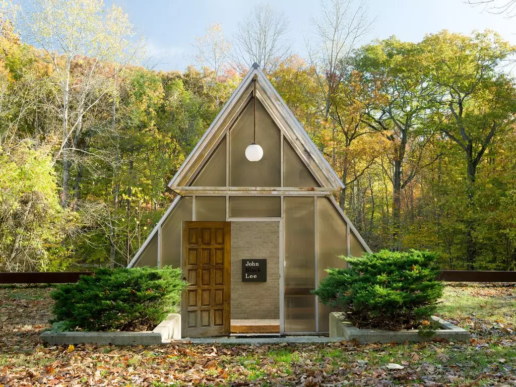 Deze piramide in Connecticut, ontworpen door architect John Black Lee uit het midden van de eeuw, vraagt slechts $ 750K 20821_1