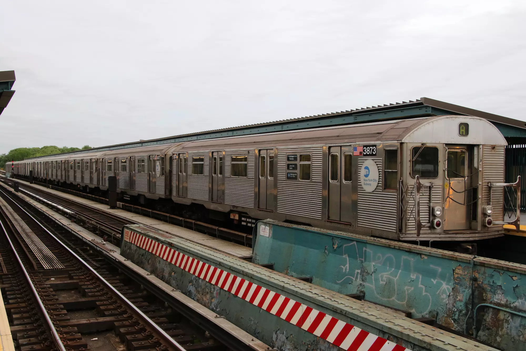 MTA onları emekli etmeden önce NYC'nin en eski çalışan metro arabalarına son bir kez binin 2087_1