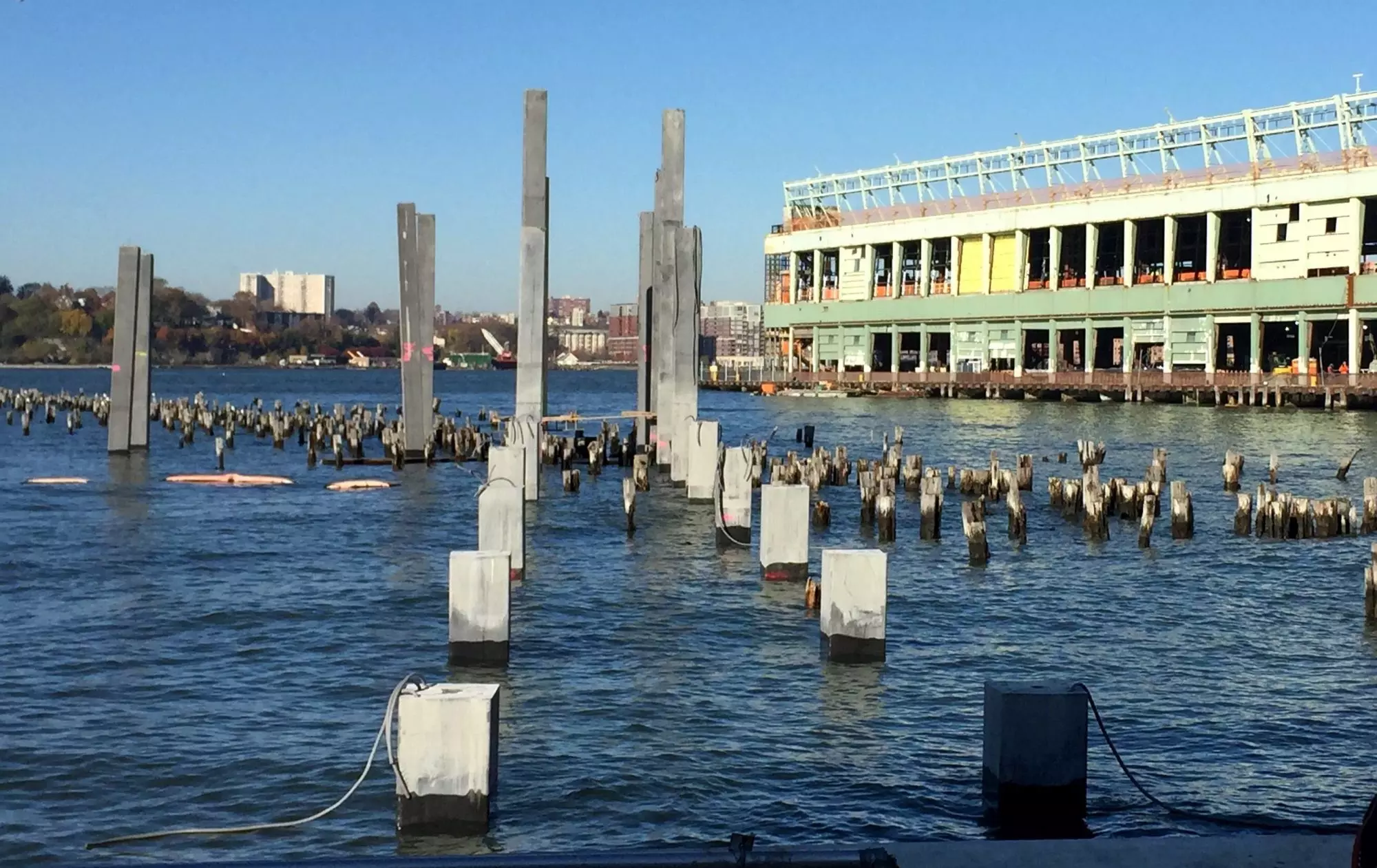 Byggingaruppfærsla: 535 steinsteyptar súlur Pier 55 rísa upp úr Hudson River 20967_1