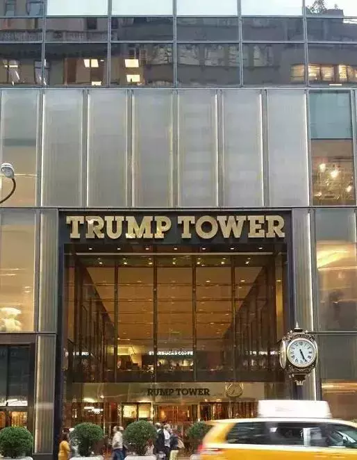 Trump Tower, 721 Fifth Avenue, Donald Trump, Michael Jackson, Jacko, Lisa Marie Presley, Dolly Lenz, Fred Trump, Penthouse, Cool Listings, Manhattan Penthouse fir ze verkafen, grouss Ticketen