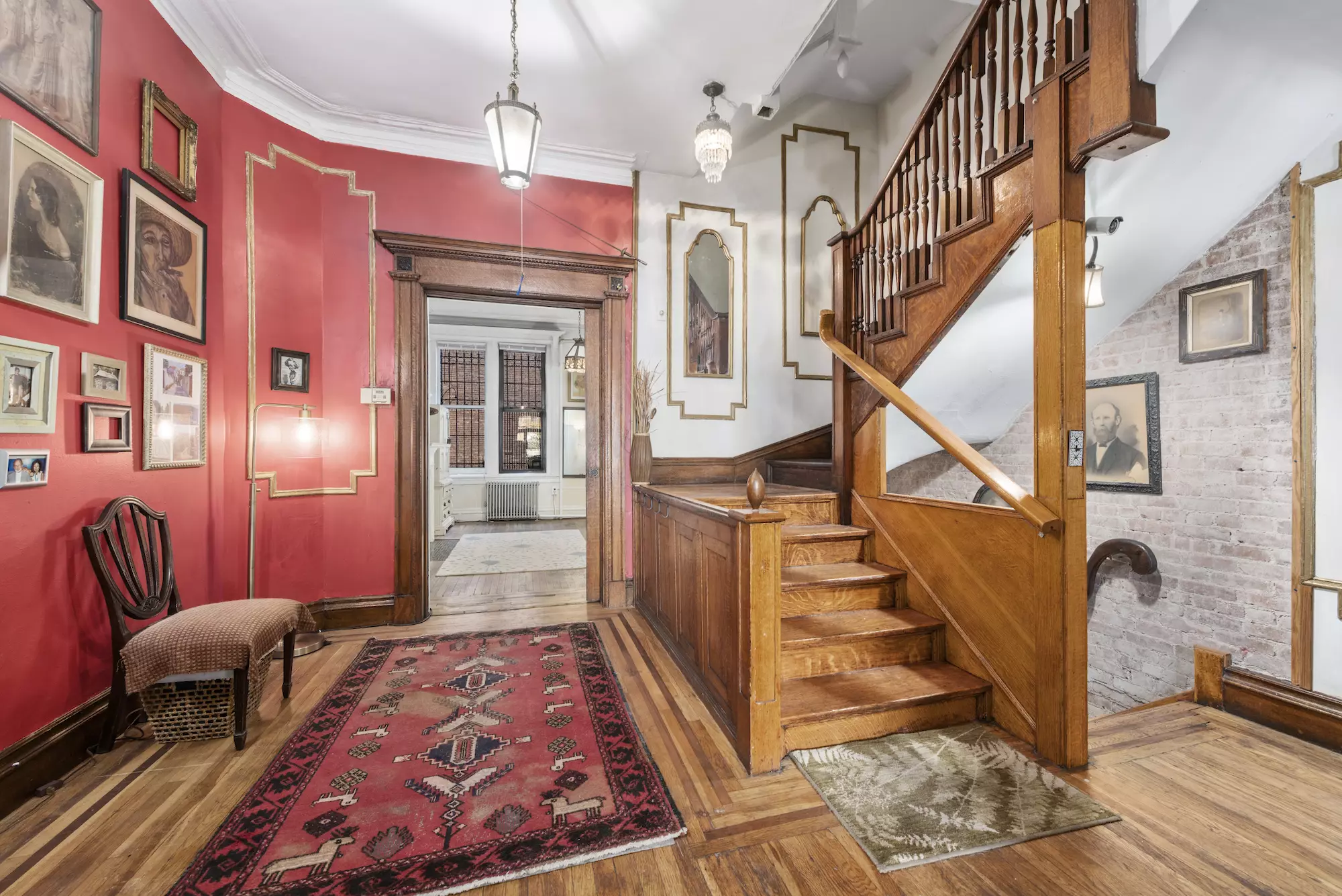 这座位于 Strivers' Row 的五层乔治亚风格联排别墅售价 250 万美元，是保存完好的哈林区瑰宝 2120_4